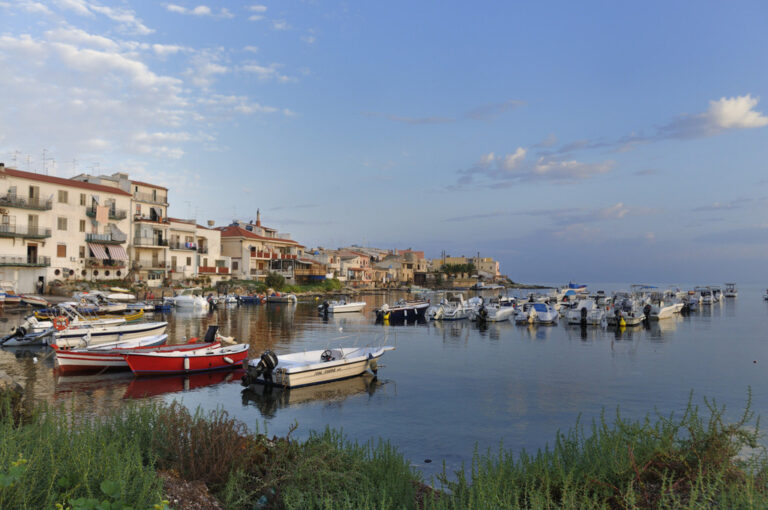 Cosa vedere a Brucoli – castello, chiesa rupestre e spiaggia